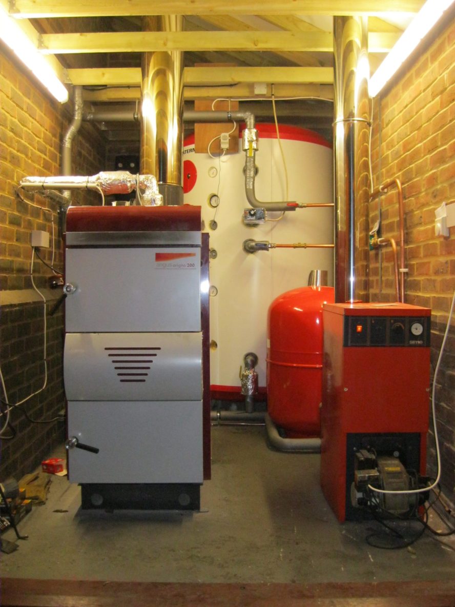 Wood gasification boiler and solar thermal collector providing heating ...